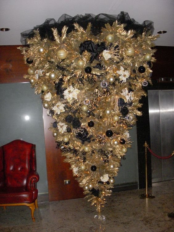 17 Upside-Down Christmas Tree Ideas for a Unique Holiday Twist