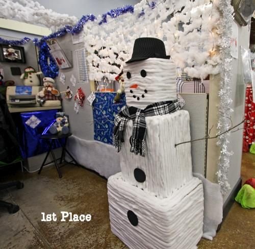 15 Festive Office Christmas Decorating Ideas | Spice Up Your Workplace